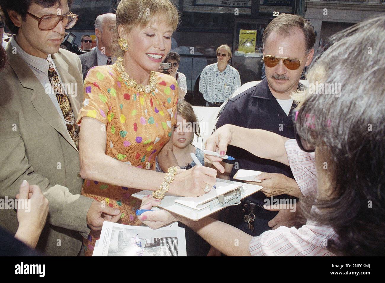 Mary Tyler Moore signing an autograph, Sept. 8, 1992. (AP Photo/Chris ...