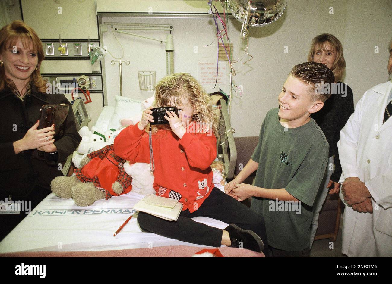 Chelsey Thomas, center, is flanked by her brother Todd, right, Kaiser’s ...