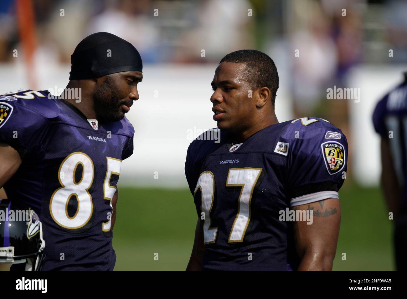Baltimore Ravens Derrick Mason, left, talks with Ray Rice during the ...