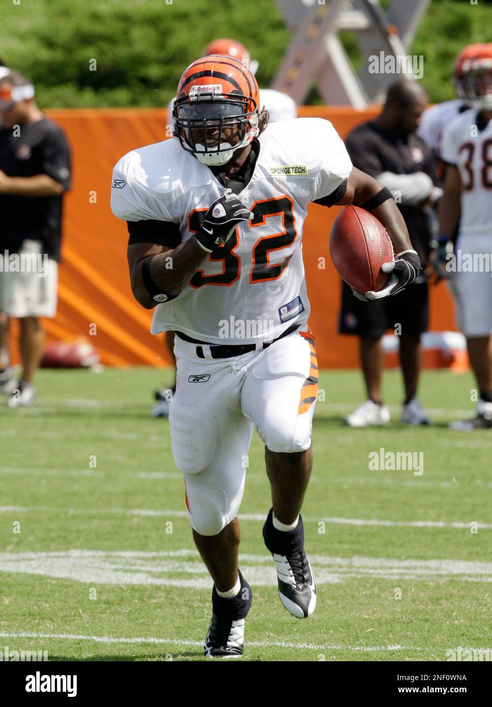 Cincinnati Bengals running back Cedric Benson (32) during practice at ...