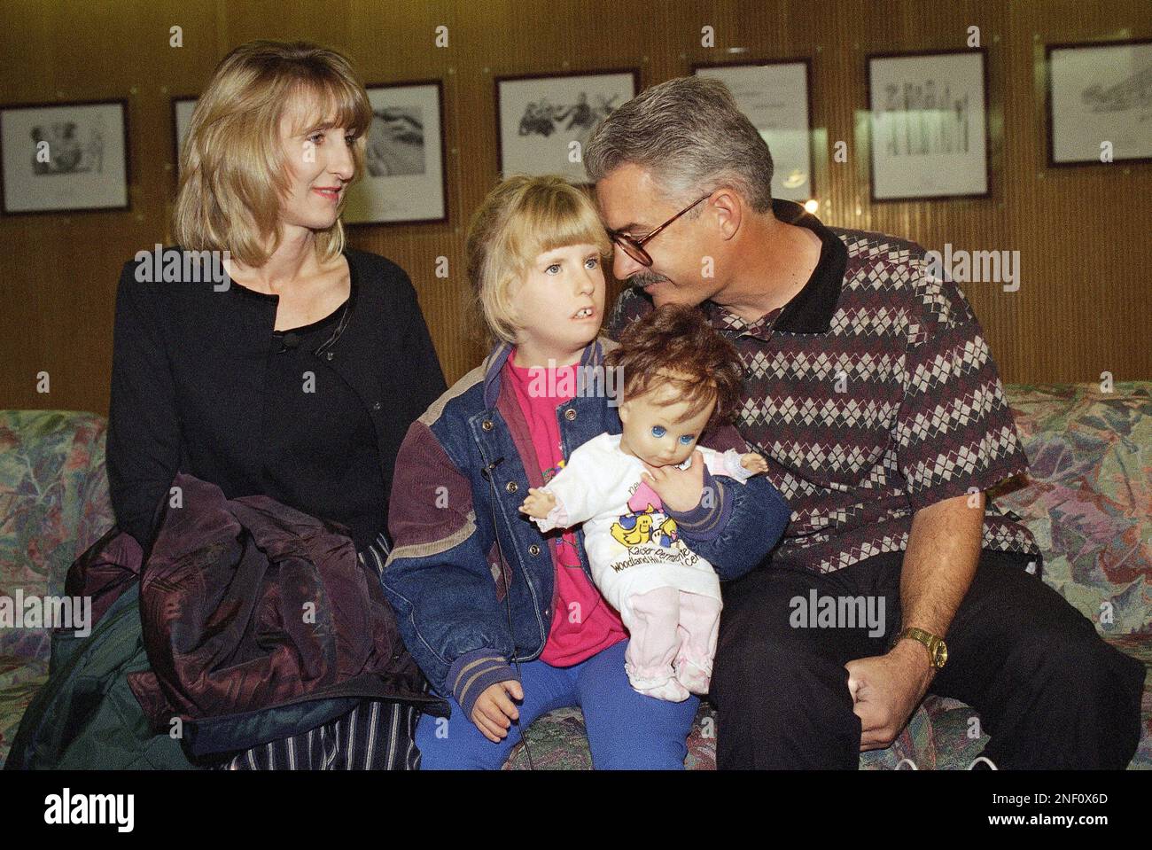 Seven-year-old Chelsey Thomas says her good-byes to her mother, Lori ...