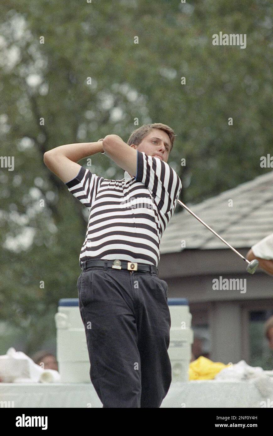 Phil Mickelson, amateur golfer teeing off at the U.S. Open, Medinah ...