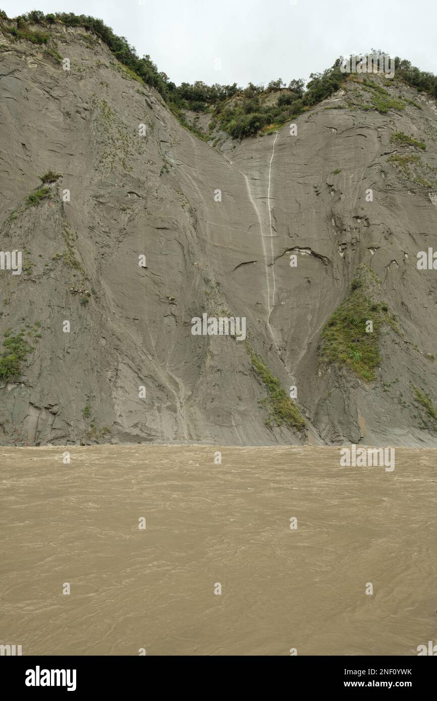 Floodwaters in the Rangitikei River receding in the aftermath of ...