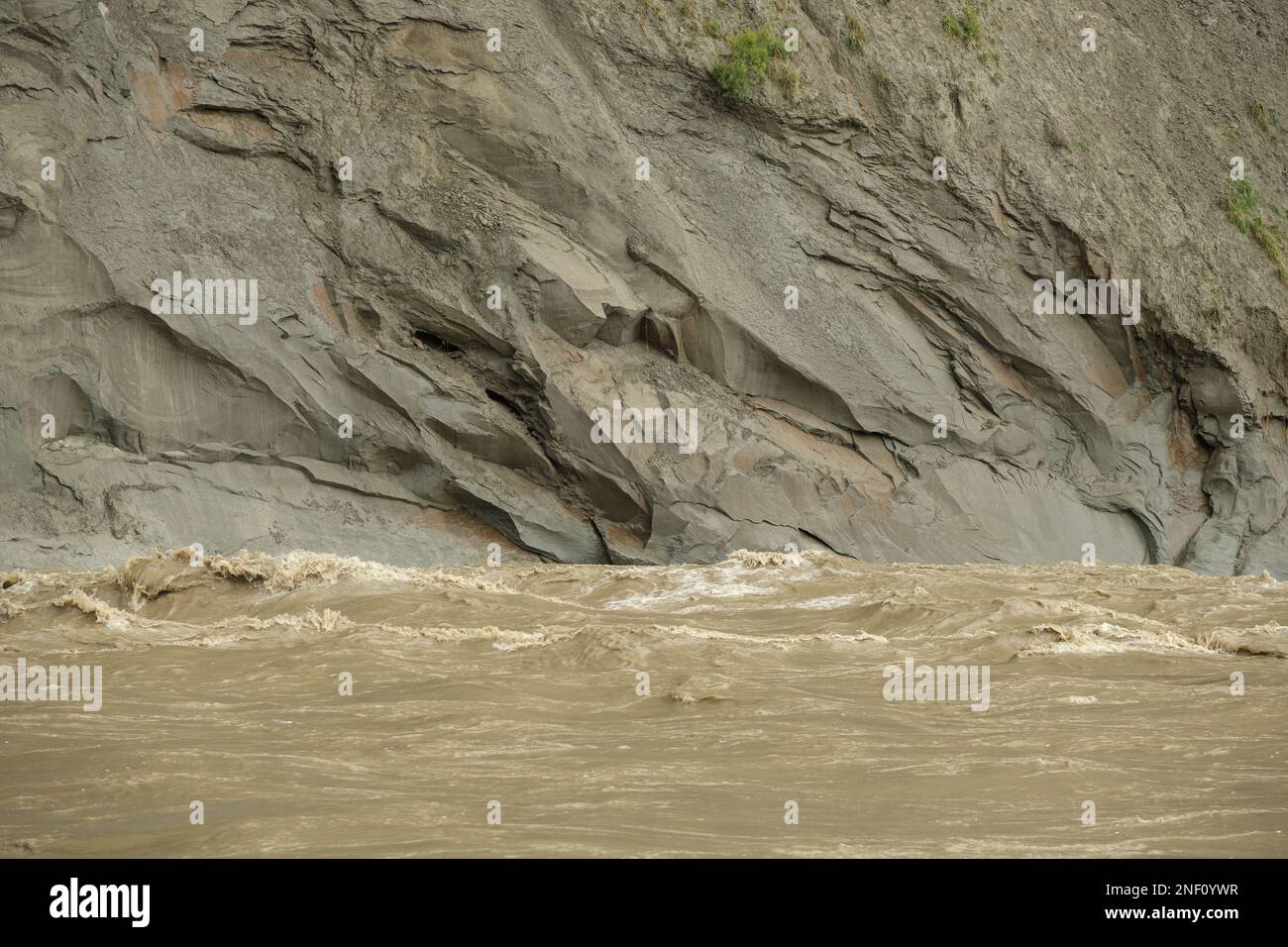 Floodwaters in the Rangitikei River receding in the aftermath of ...