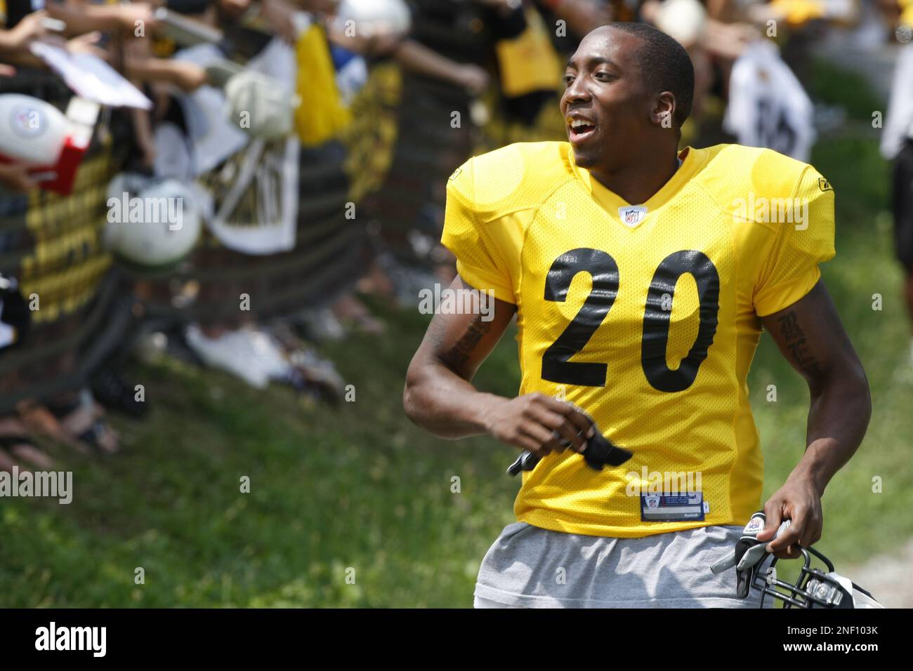 Pittsburgh Steelers cornerback Keenan Lewis walks to the practice field ...