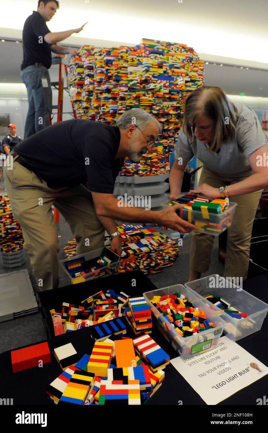 Lego Master Builders build an 8-foot lego light bulb in honor of ...