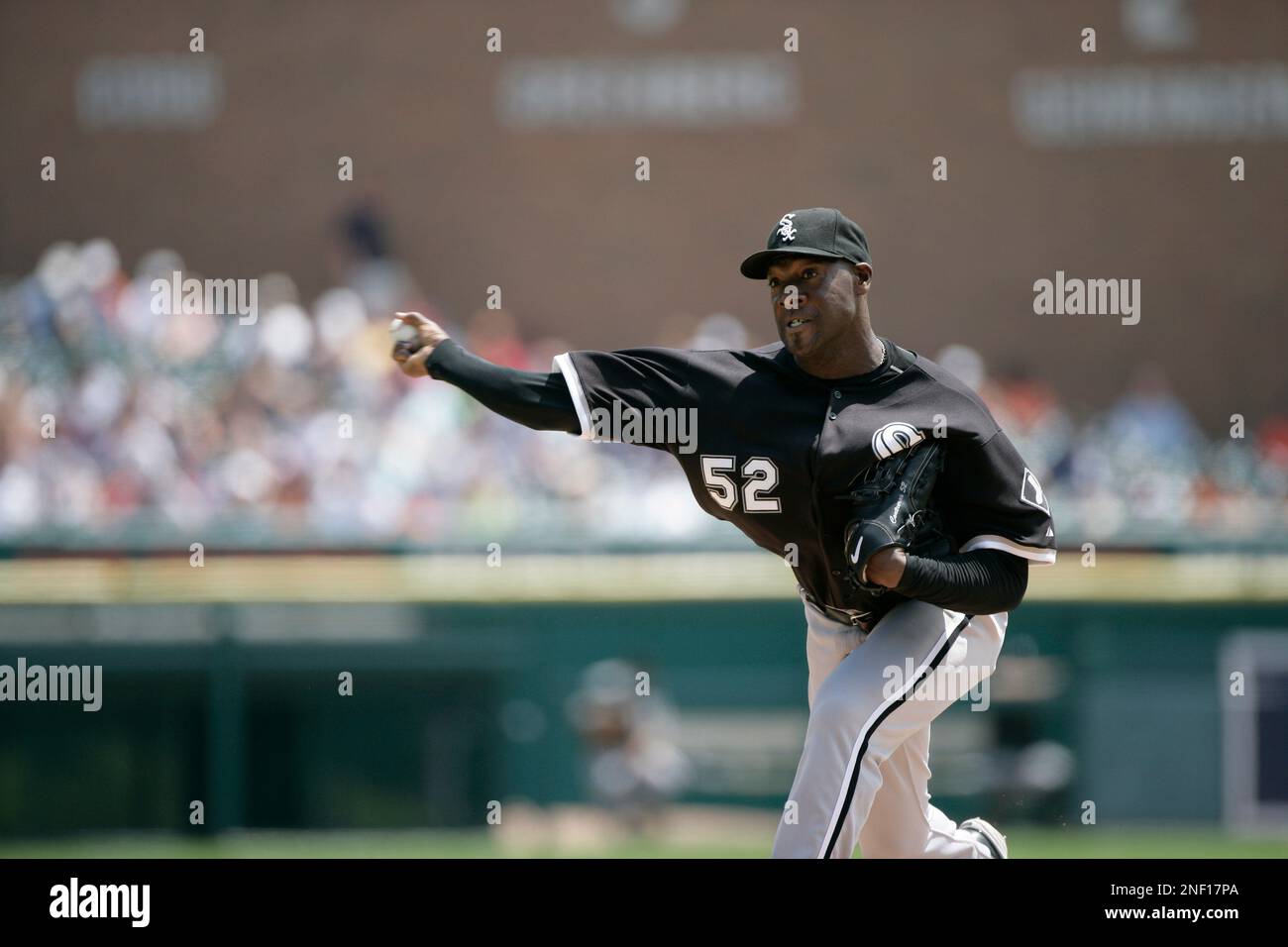 Chicago White Sox pitcher Jose Contreras delivers against the Detroit ...
