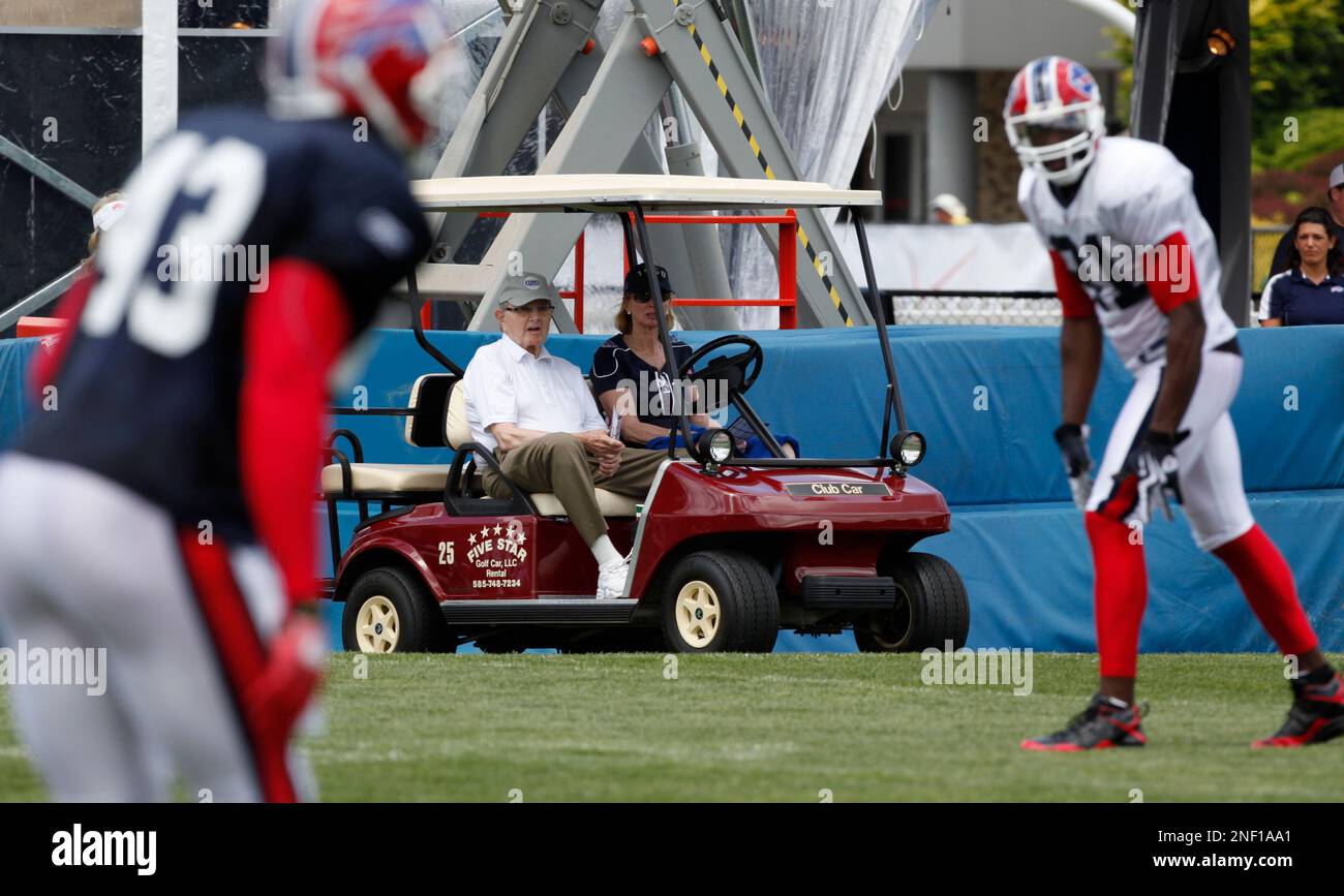 Buffalo Bills owner Ralph Wilson Jr. watches during NFL football ...