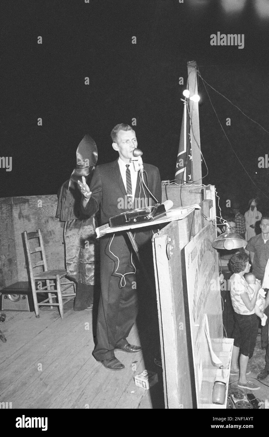 Robert Shelton of Tuscaloosa, Ala., imperial wizard of United Klans of ...