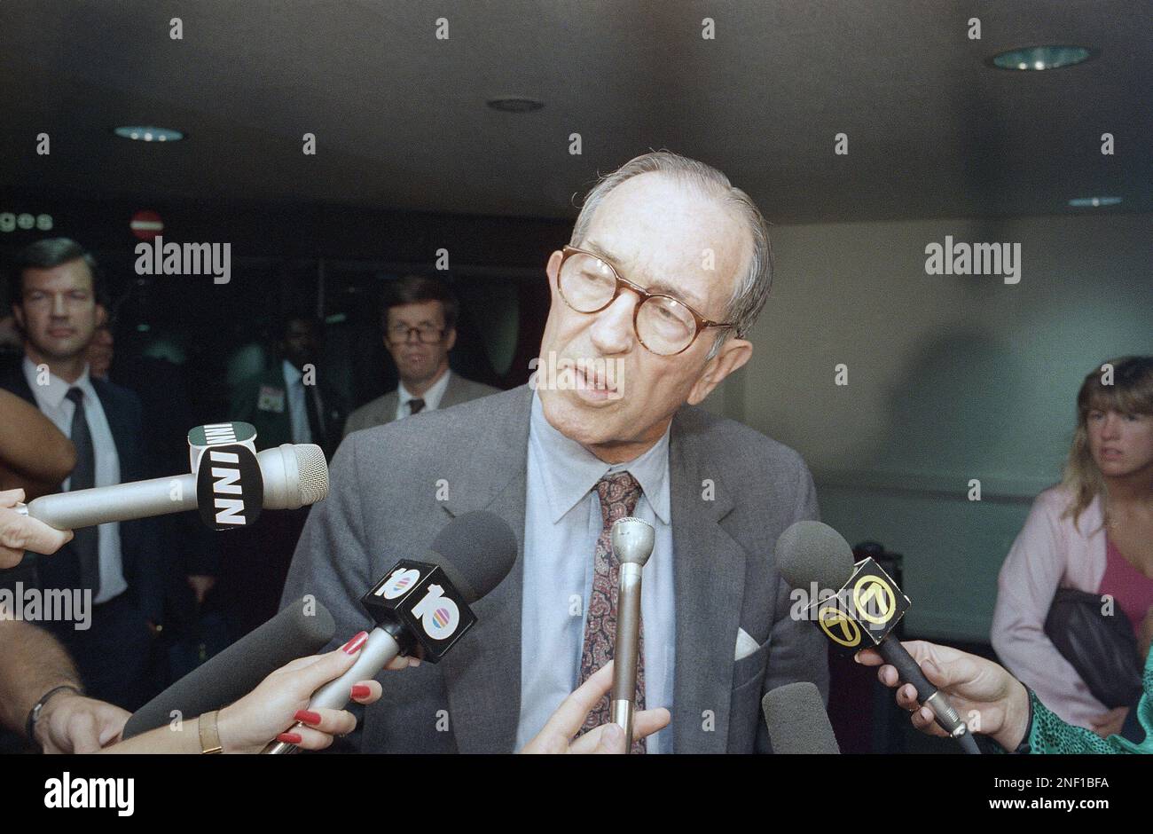 Former U.S. Attorney Gen. Griffin Bell spoke to reporters in Miami ...