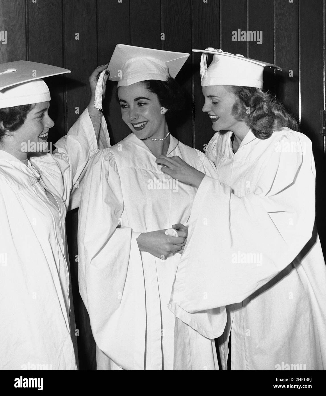 Elizabeth Taylor of the movies is the center of attention as she chats ...