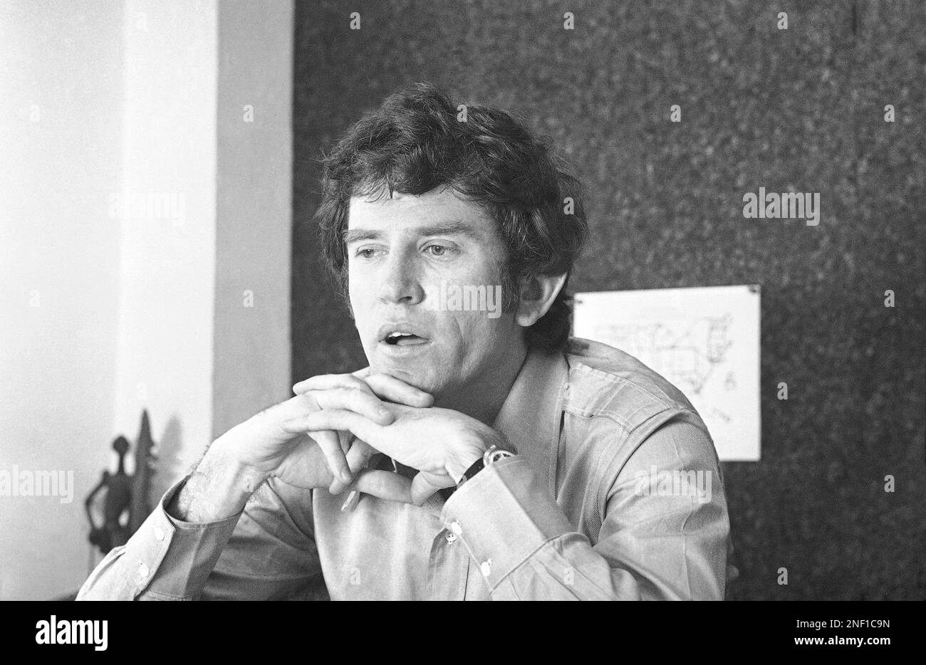 Clark MacGregor, left, President Richard Nixon’s campaign manager and ...