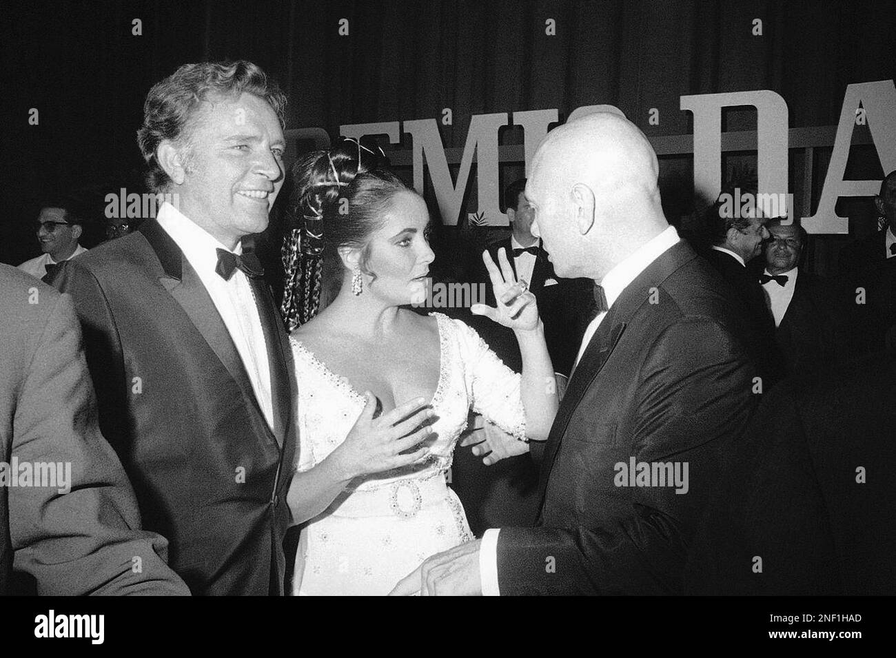 Hollywood actor Yul Brynner (right) congratulates British actor Richard ...