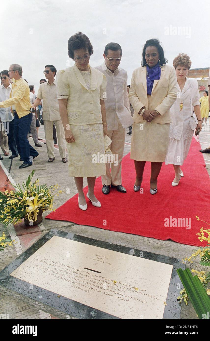 Philippine President Corazon Aquino, Vice-President Salvador Laurel ...