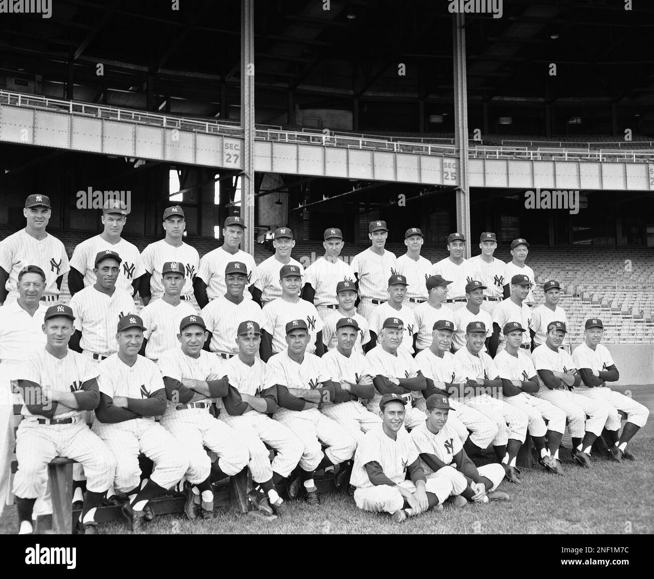 Members of the 1957 New York Yankee baseball team pose for team ...