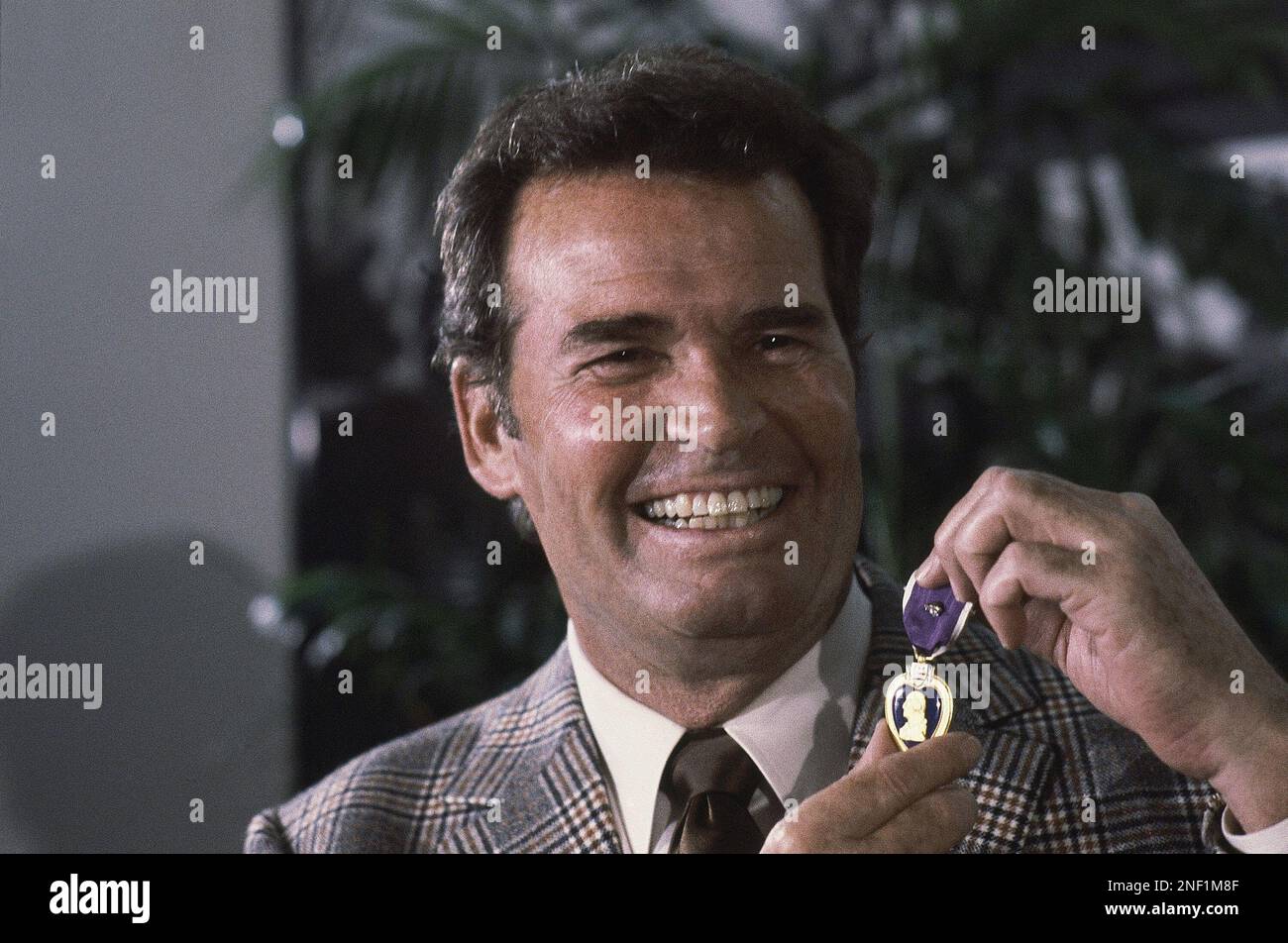 Actor James Garner, left, is all smiles as he holds up the Purple Heart ...