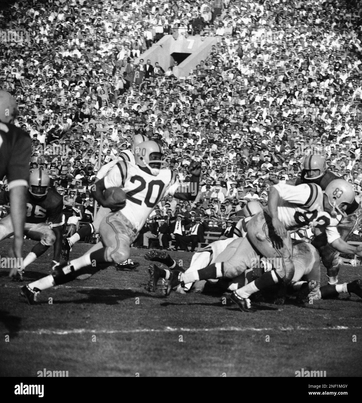 Oregon’s halfback will finds a hole in the Ohio defense in the second ...