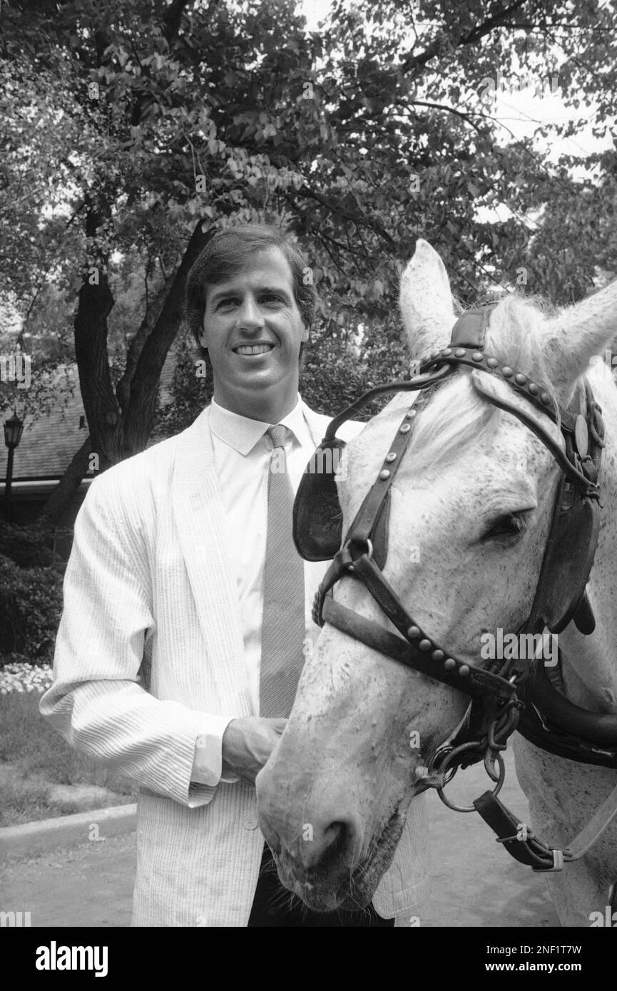 Indy 500 winner Danny Sullivan tries out a Hansom Cab (a one horsepower ...