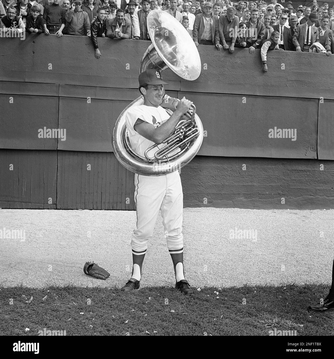 Bob Uecker, Cardinals catcher, clowns around during workout by playing ...