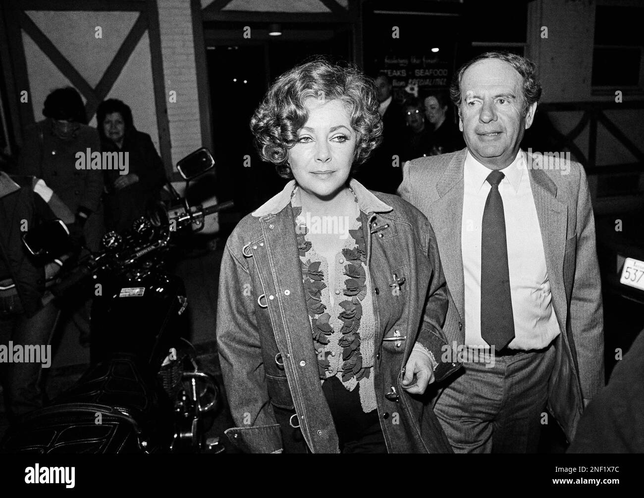 Actress Elizabeth Taylor arrives at the Shubert Theater in Boston at ...