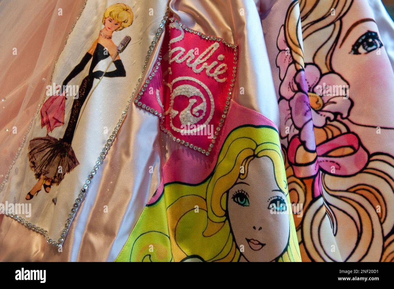 Barbie continues her 50th anniversary celebration at the 2009 Collector ...