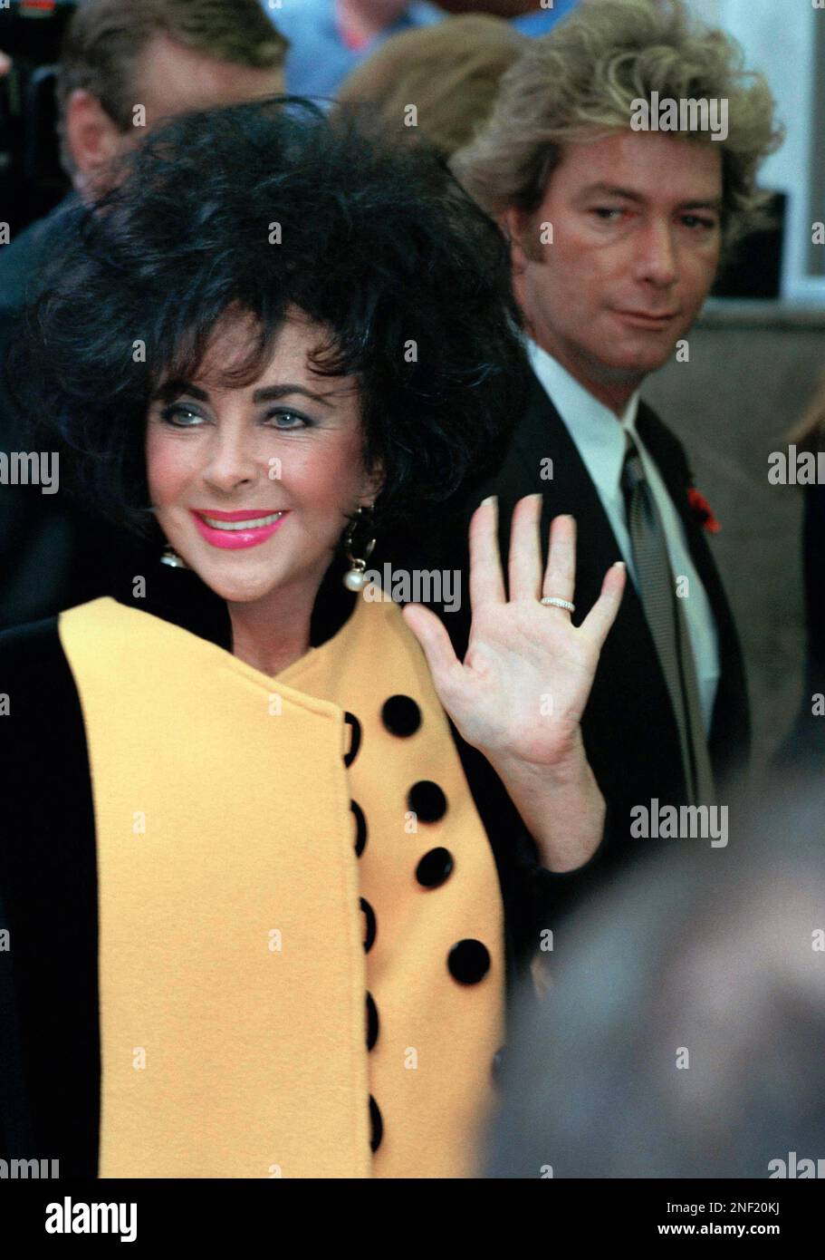 Actress Elizabeth Taylor waves to crowds in morning on Tuesday, Nov. 5 ...
