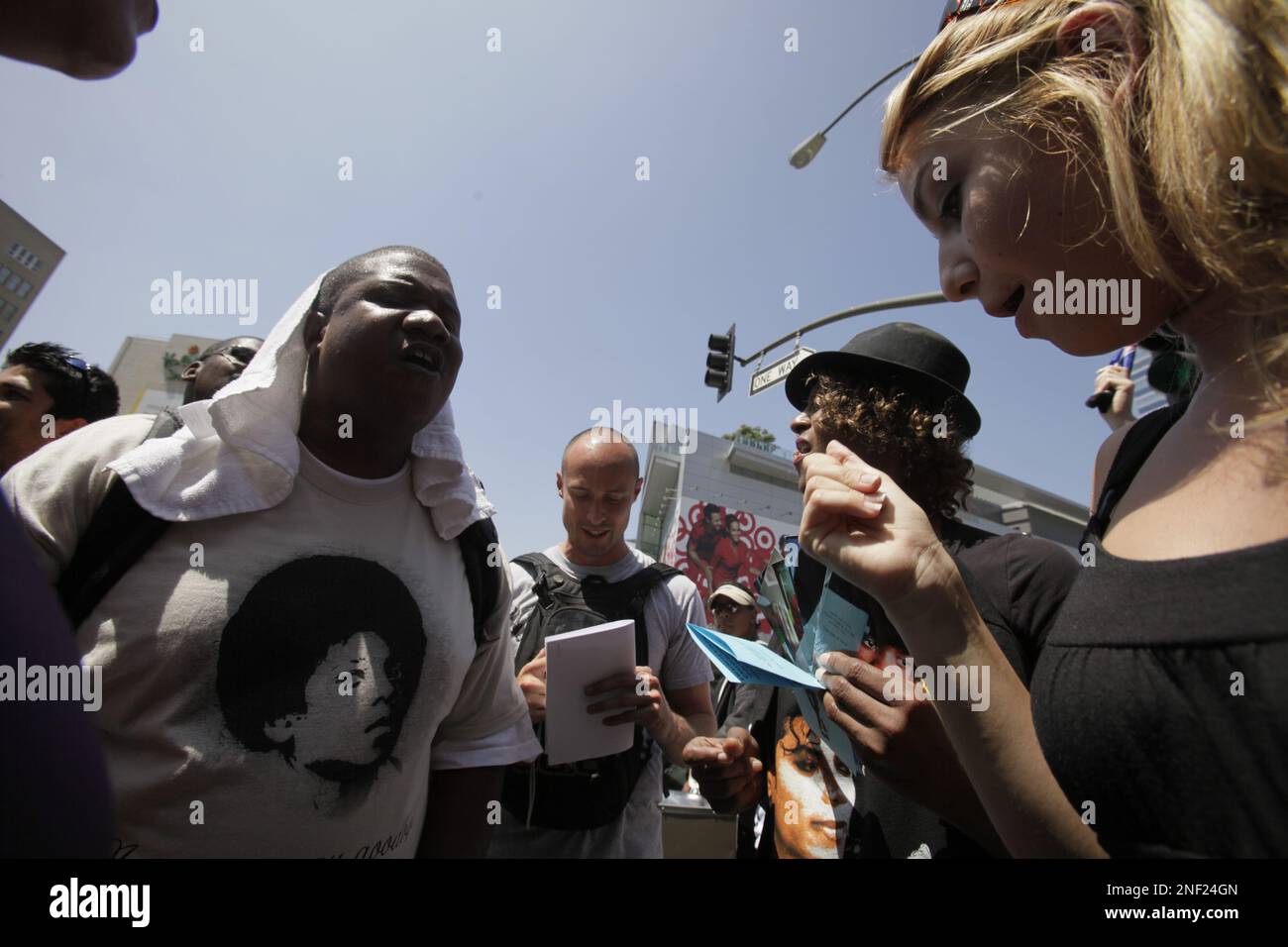 Fans outside the public memorial service for Michael Jackson Tuesday ...