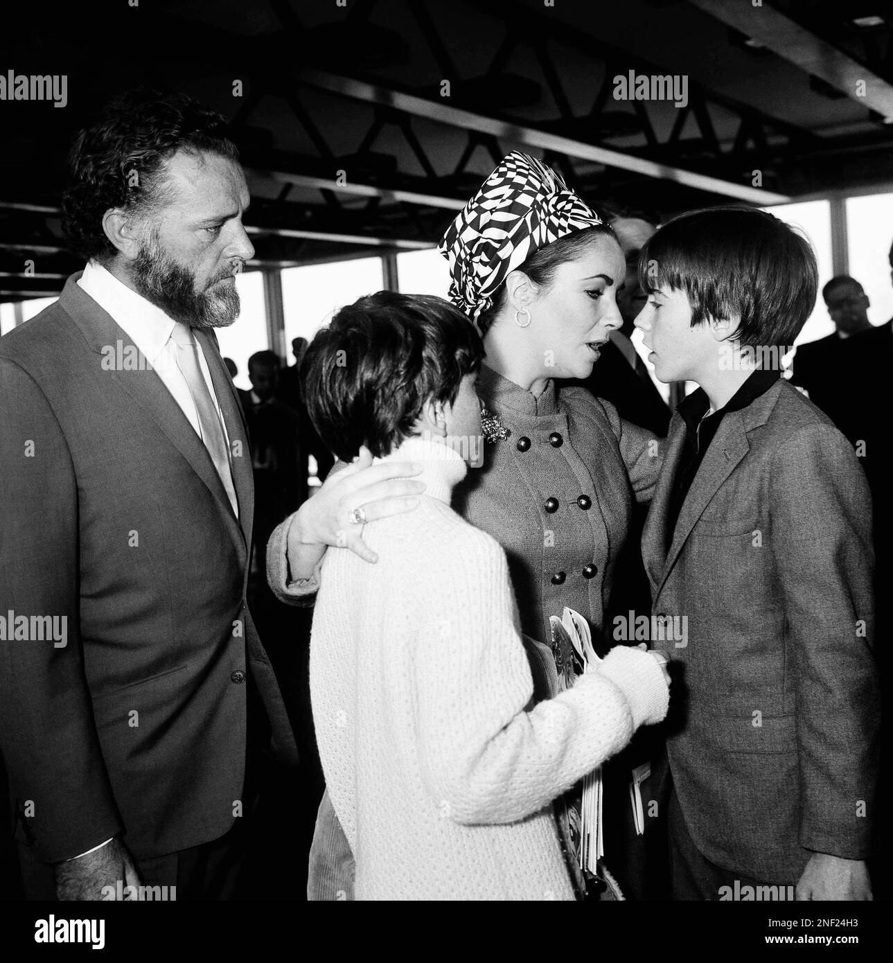 Actress Elizabeth Taylor, center, bids a last minute goodbye to her ...