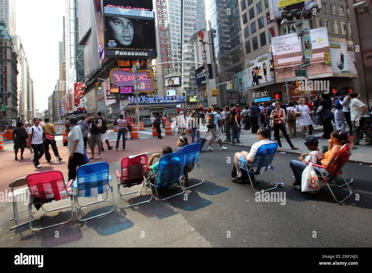 People watch Michael Jackson's memorial service in New York's Times ...