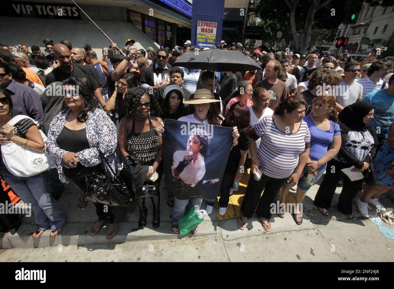 Fans outside public memorial service for Michael Jackson Tuesday, July ...