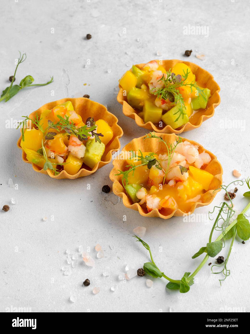 Tartlets prawns hi-res stock photography and images - Alamy