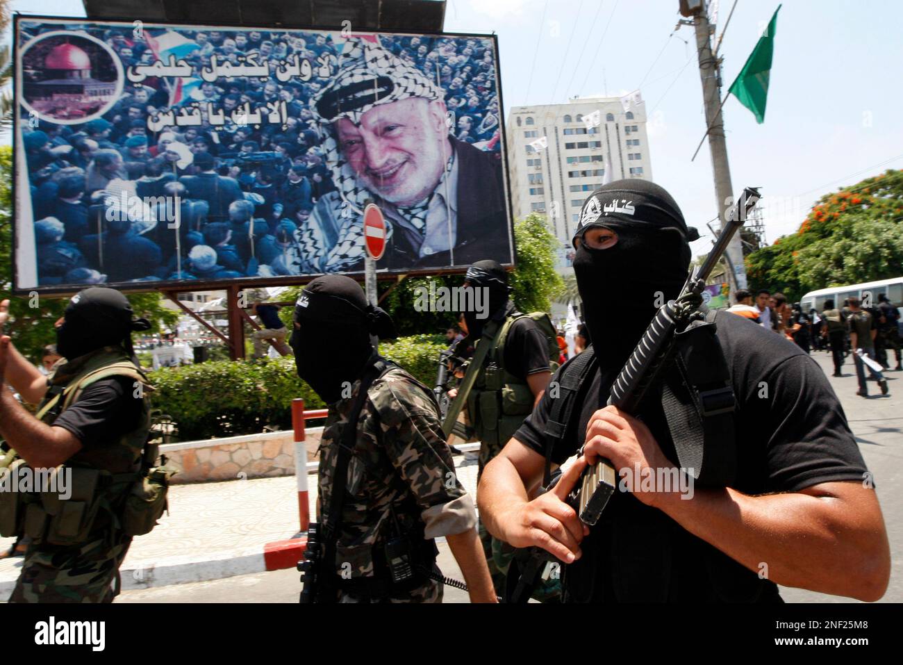 Masked Palestinian gunmen of the Ansar brigades militia that split from ...