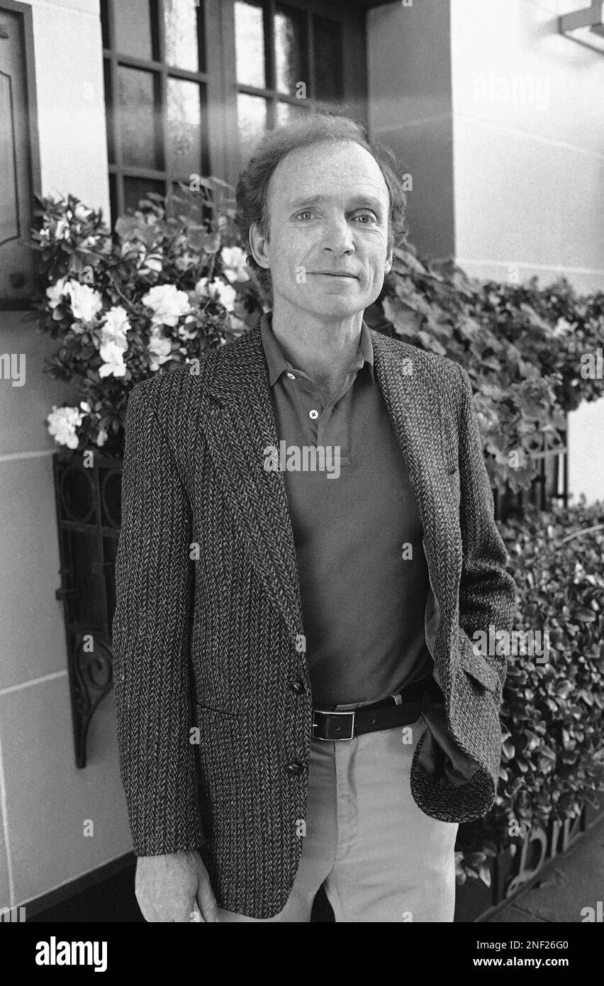 Talk show host Dick Cavett is shown in New York, Dec. 4, 1985. (AP ...