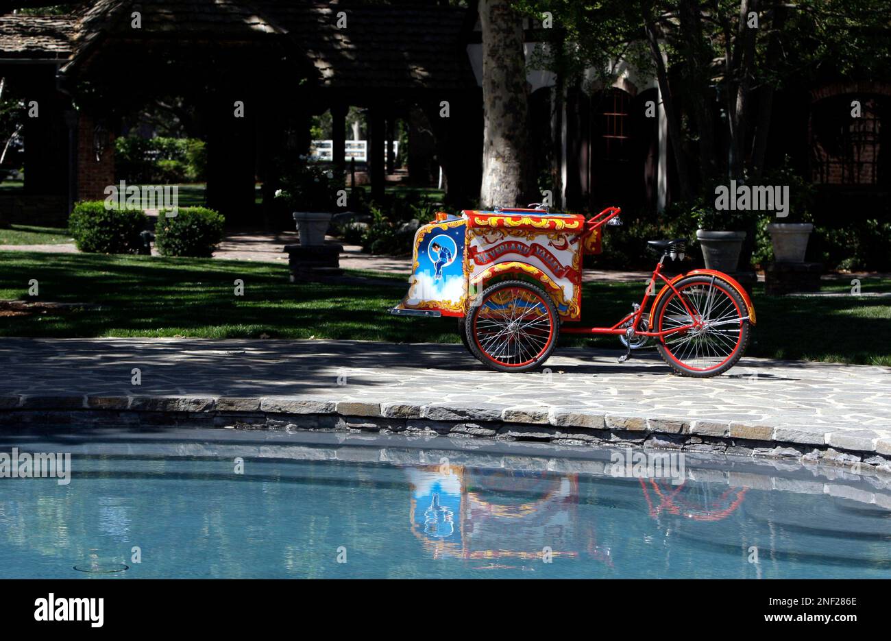 Michael Jackson Swimming Pool