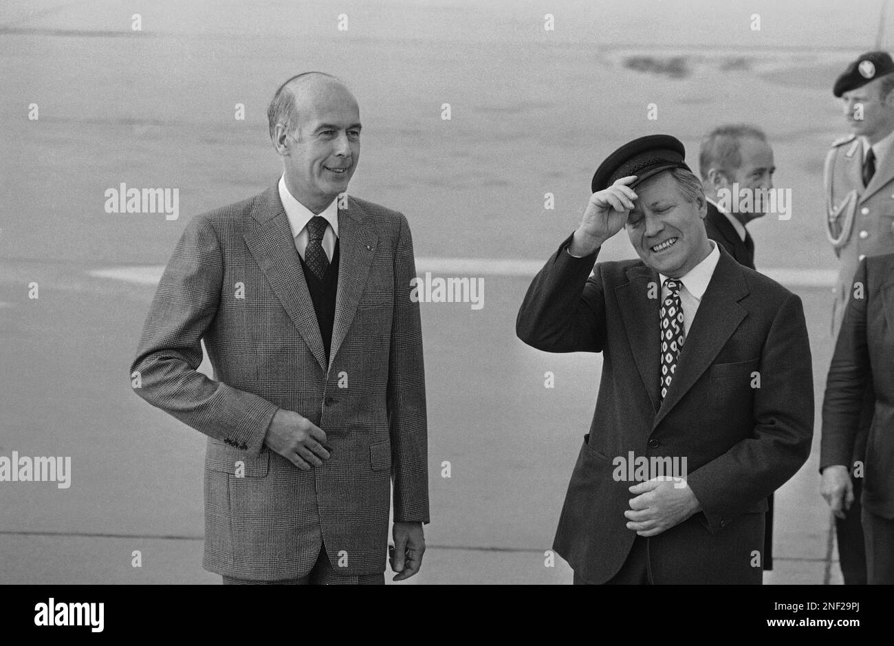 West German Chancellor Helmut Schmidt (r) puts on his sailor’s cap ...