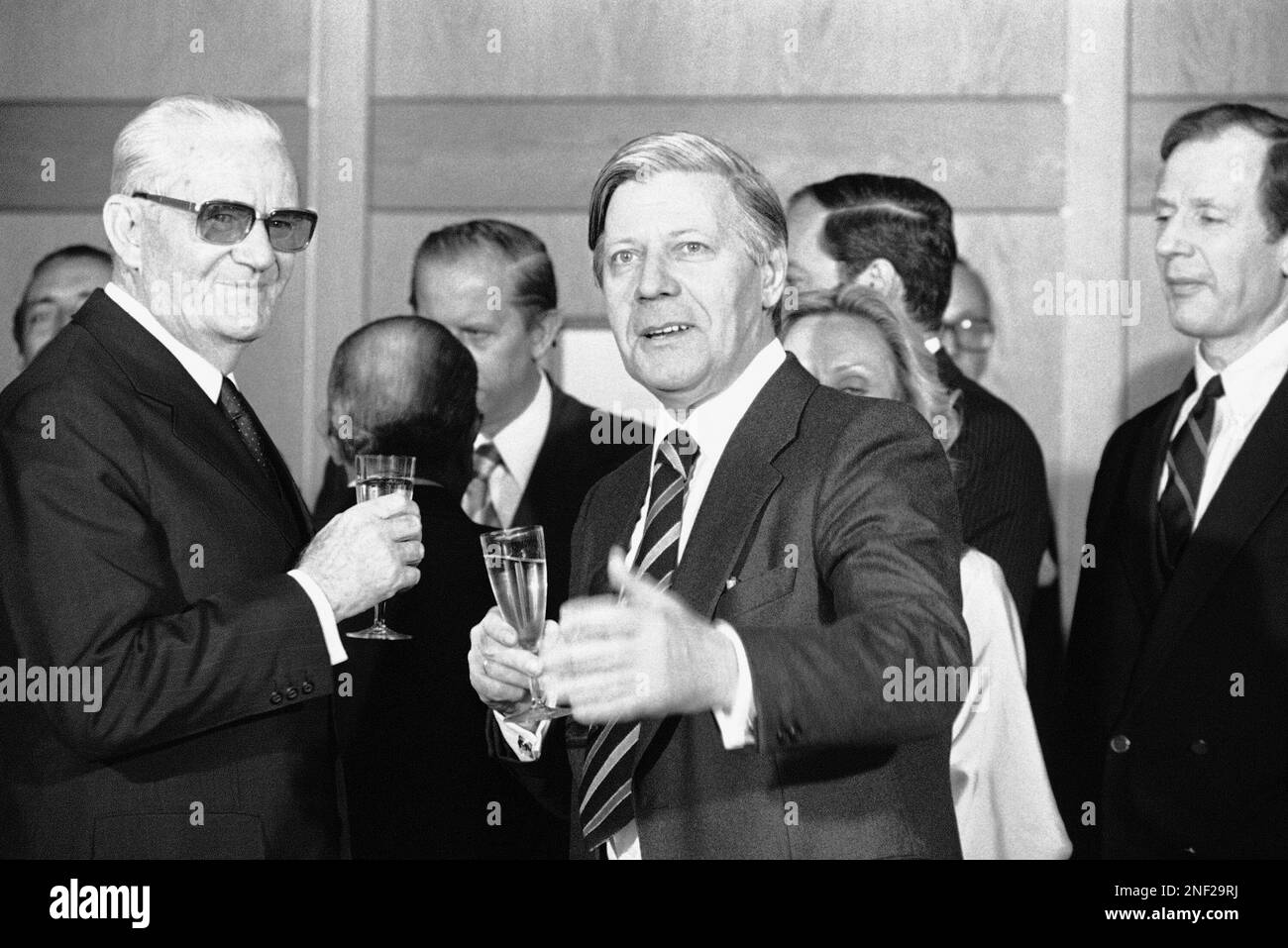 West German Chancellor Helmut Schmidt (r) and Brazilian President Ernesto Geisel (l) share a ...