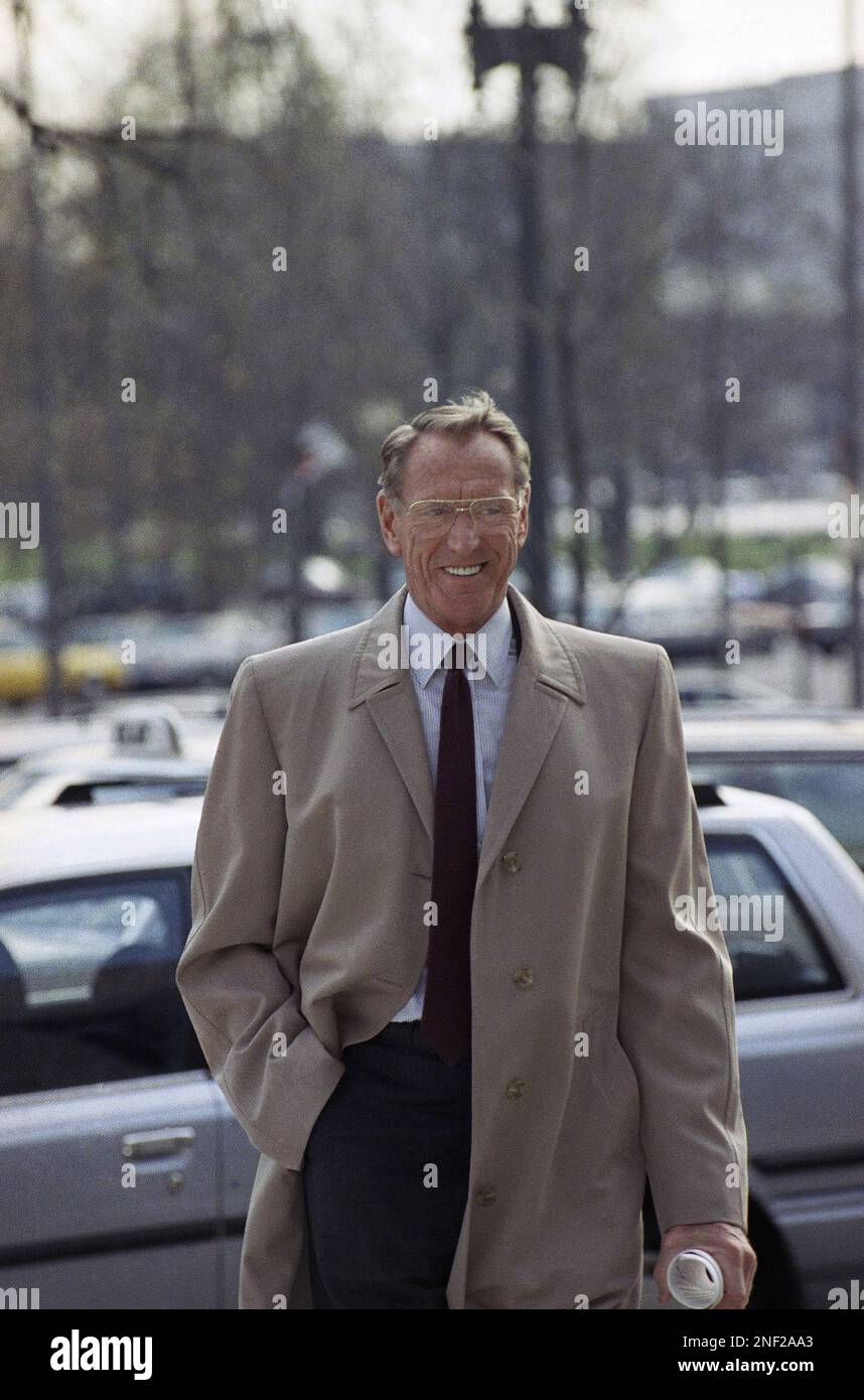 Charles Keating, who headed the failed Lincoln Savings & Loan ...