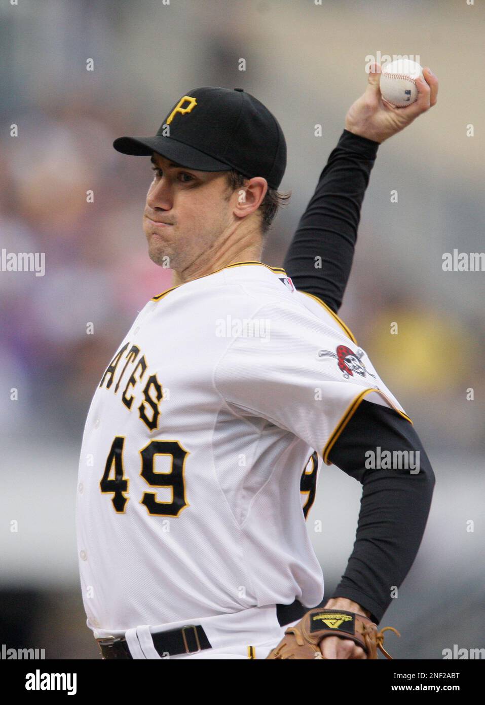 Pittsburgh Pirates pitcher Ross Ohlendorf throws against the Chicago ...