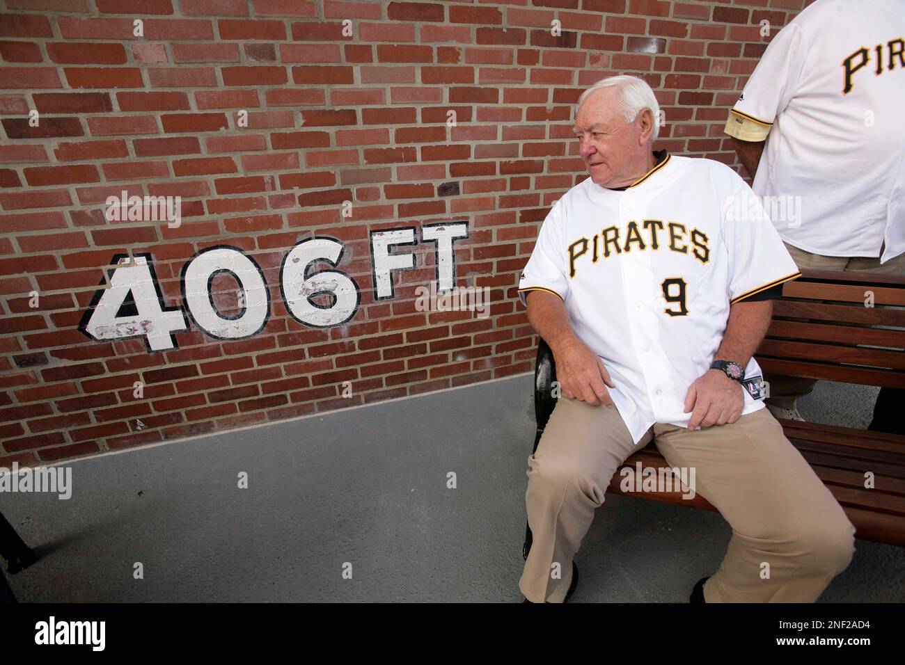 Pittsburgh Pirates hall of famer Bill Mazeroski (9) and former Pirates ...