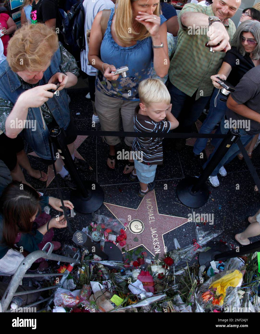 Fans surround a makeshift memorial for Michael Jackson at his star on ...