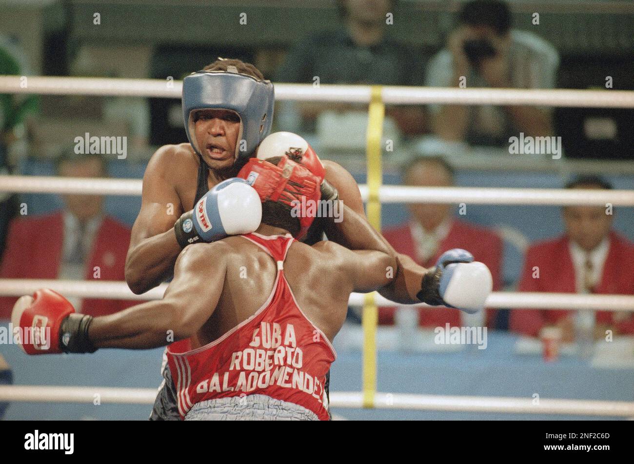 USA’s Larry Donald of Cincinnati, rear, boxes Cuba’s Roberto Balado ...