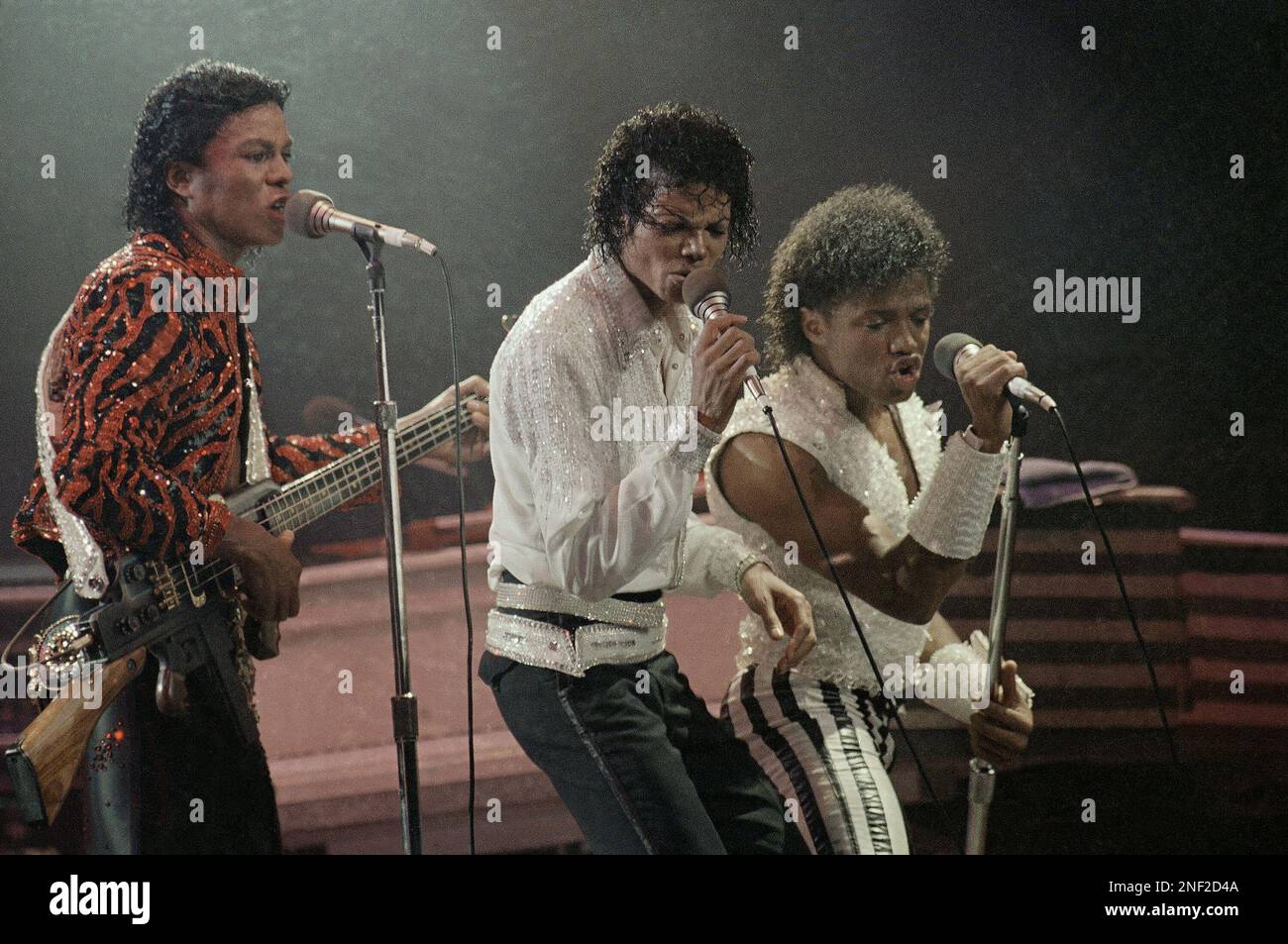 Michael Jackson performs with his brothers in a concert at Madison ...