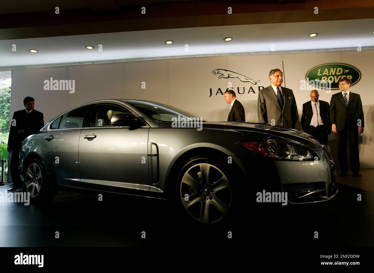 From right, Jaguar Land Rover CEO David Smith, Tata Motors India ...