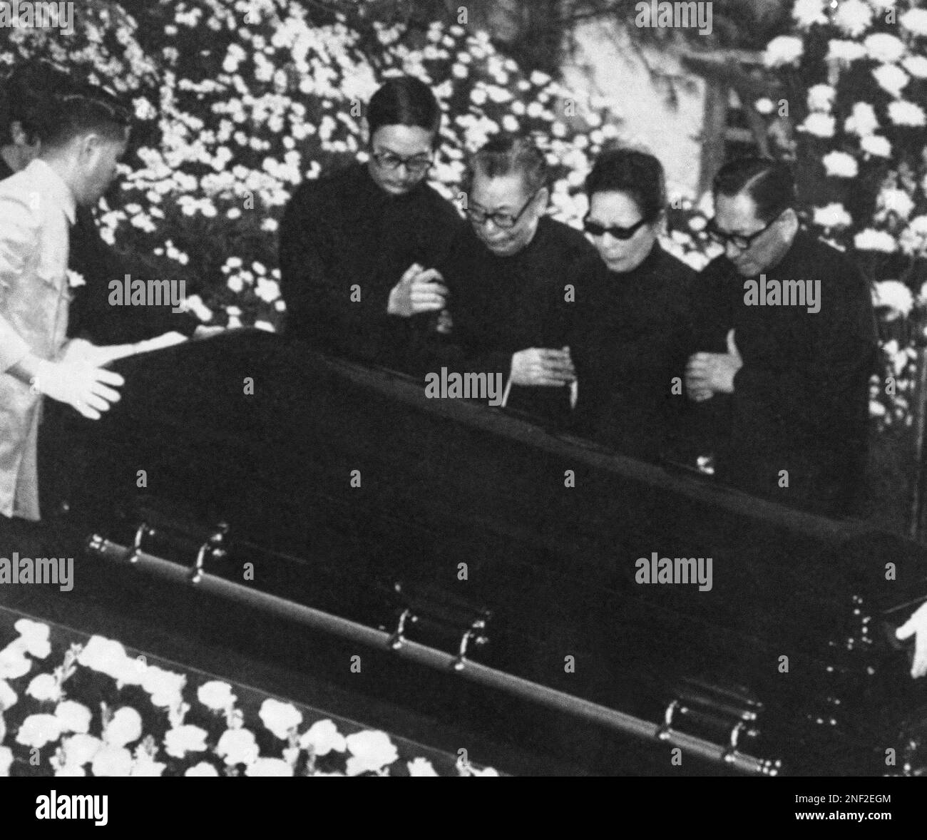 Members of the family of Nationalist Chinese leader Chiang Kai-Shek ...
