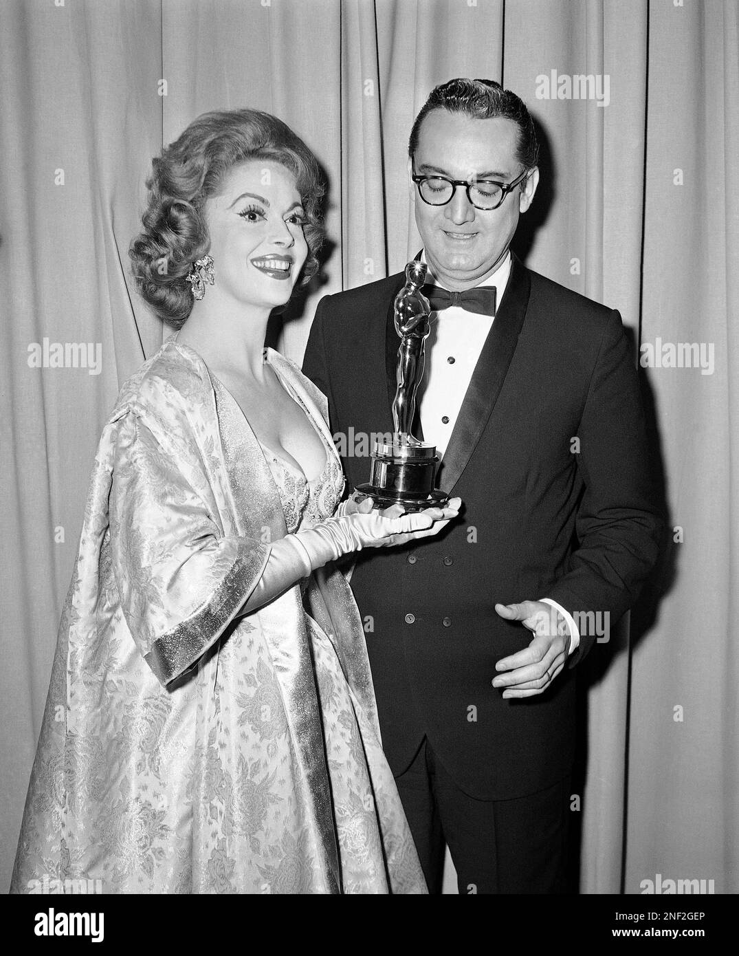 Steve Allen and his wife, Jayne Meadows, pose after Jayne accepted Oscar on behalf of Manos ...