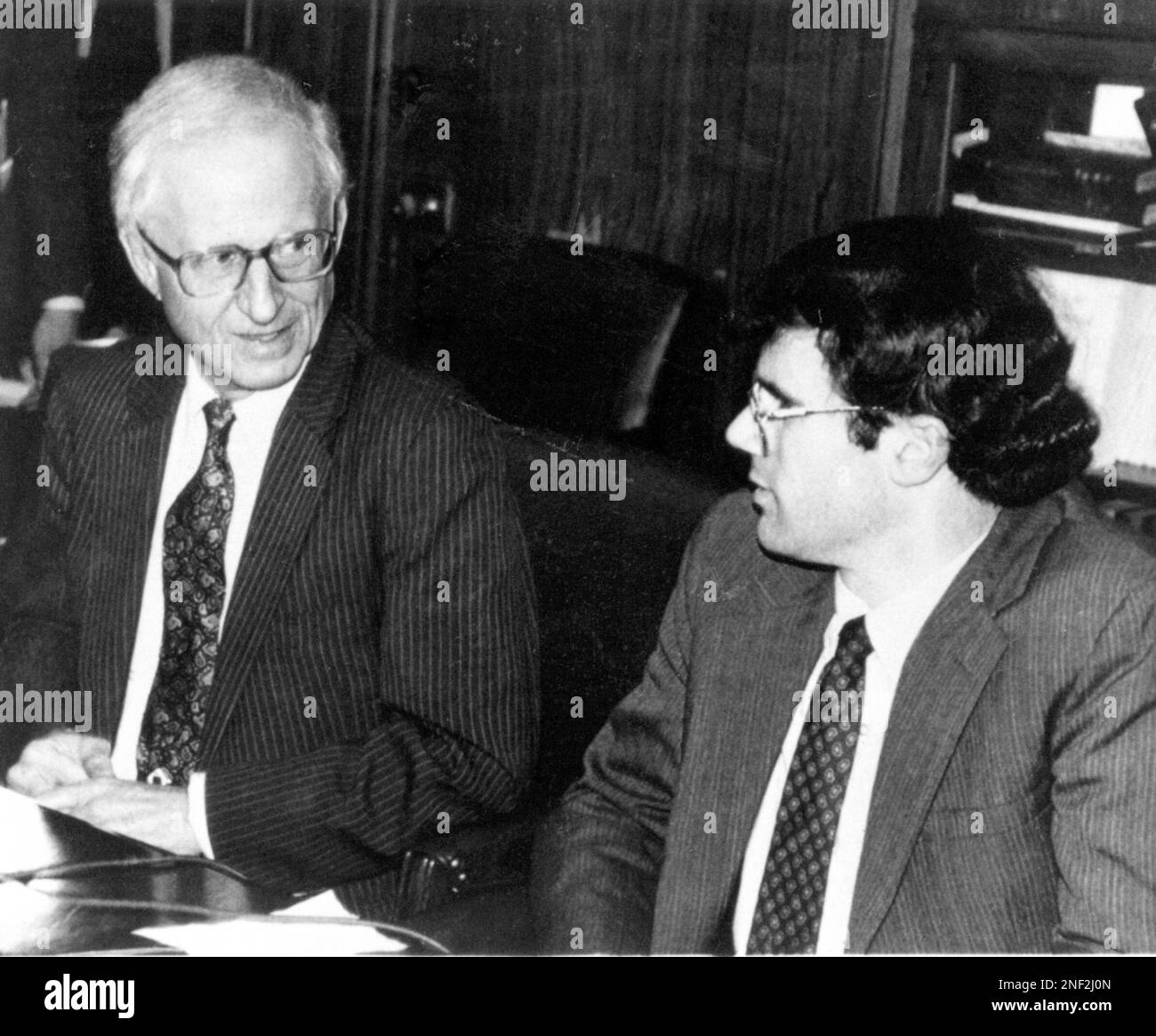 District Attorney Robert Worgenthau, left, announces Bernhard Goetz's ...