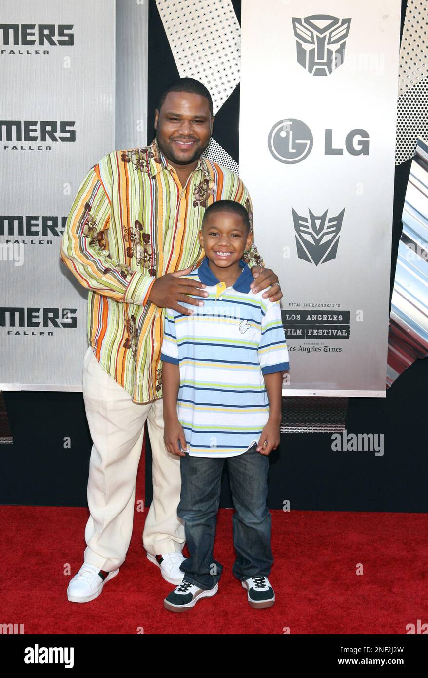 Anthony Anderson, left, and his son arrive at the "Transformers ...