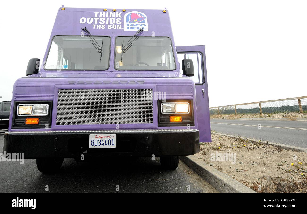 Taco bell truck hi-res stock photography and images - Alamy