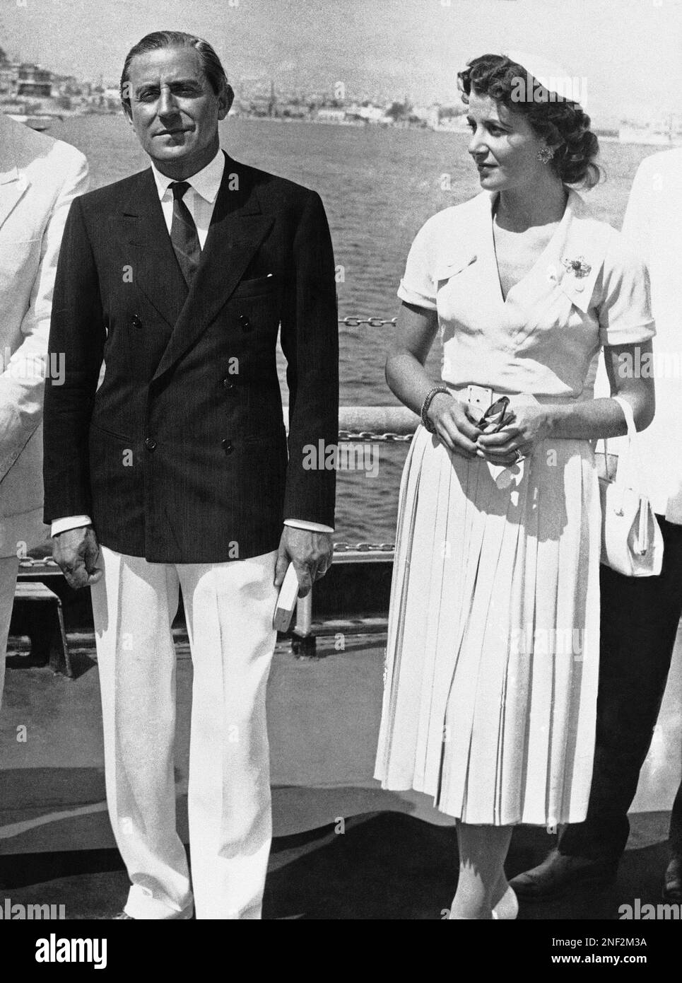 Greek shipping magnate Stavros Niarchos, left, and his wife, Eugenie ...