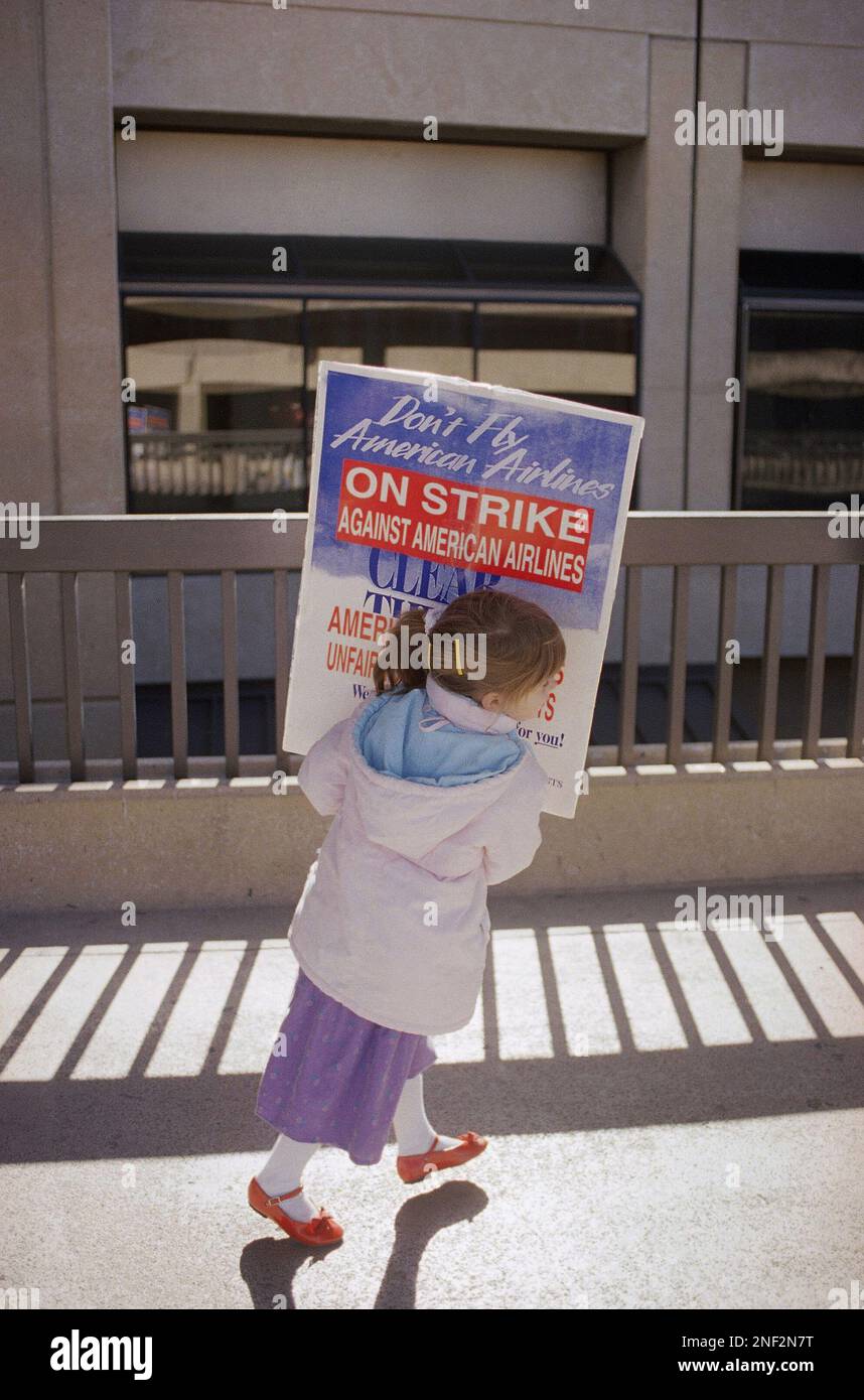 Kari Blevins, 5, struggles with an American Airlines picket sign while ...